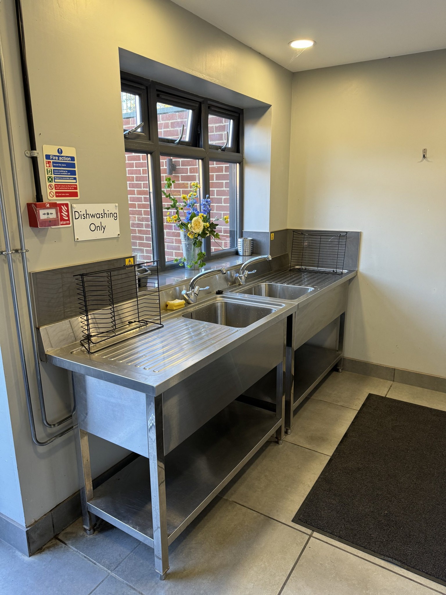 Staying at Clippesby Hall, Norfolk – campsite review | Chris & Suze Go ...