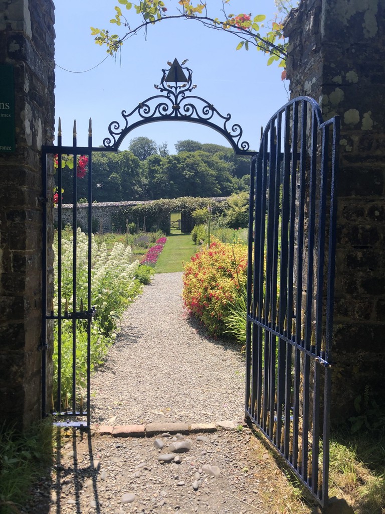 Visiting Clovelly: A quintessential British village | Chris & Suze Go ...